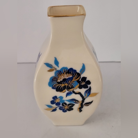 Lenox | Accents | Lenox Pagoda 35 Bluewhite Floral Painted Miniature ...